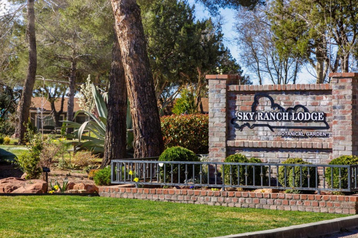 Sky Ranch Lodge - Oak Creek Canyon, AZ