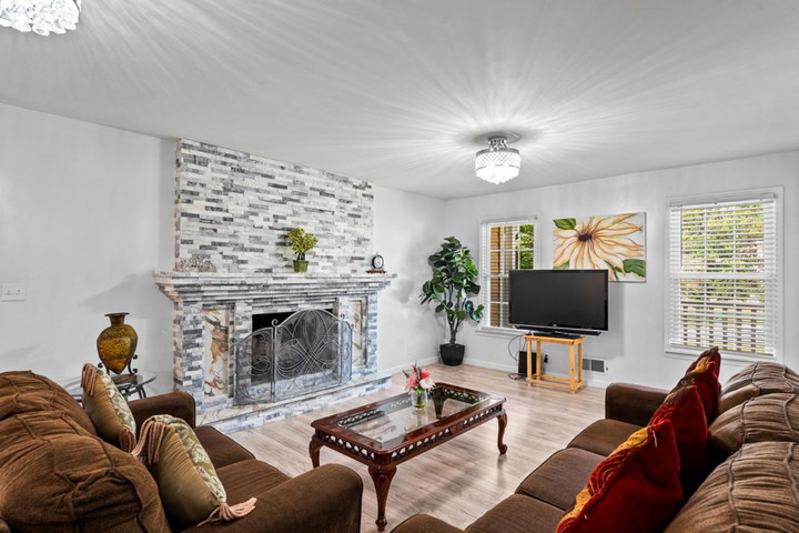 Lilburn Gateway With Game Loft, Fire Pit, Stone Mountain - Stone Mountain, GA