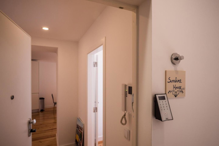 Sunshine House - Exclusive Apartment - Home By The Castle - Alfama