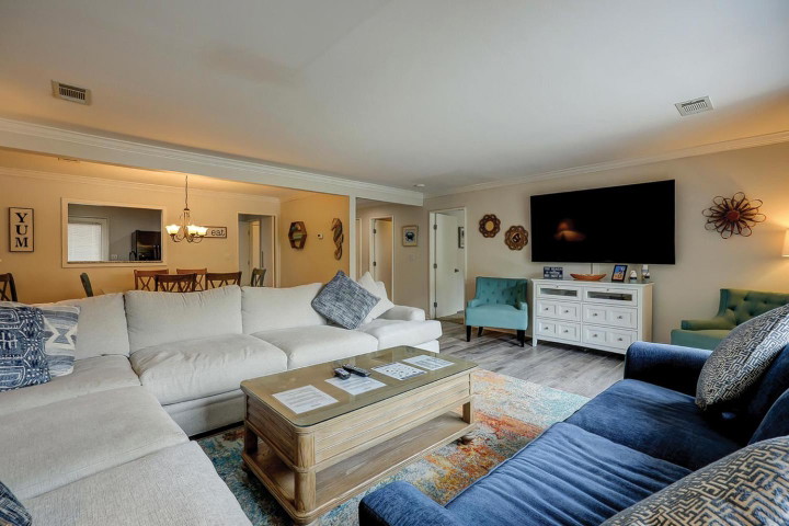 523 Queens Grant Big Comfortable Couch 75 In Smart Tv 2 Kings Queen & Twin Bunks Sleeper Sofa Wifi - Hilton Head Island, SC