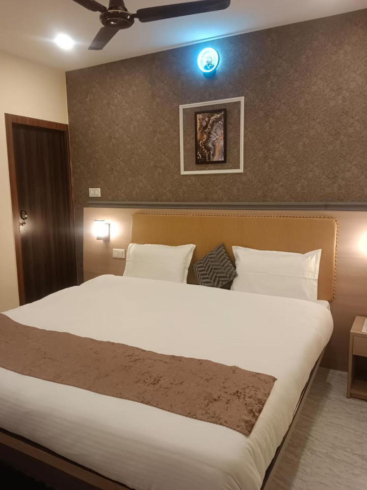 Hotel Tropical Inn Near Downtown - Guwahati