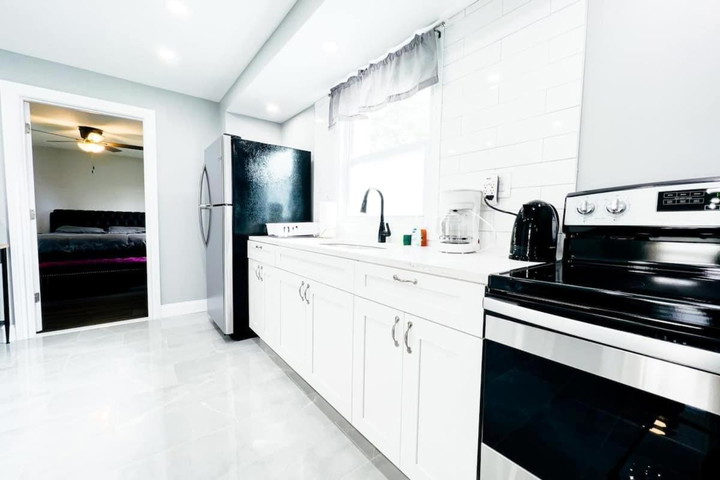 2 Homes 1 Stay-7br Niagara Falls Compound - Niagara Falls, NY