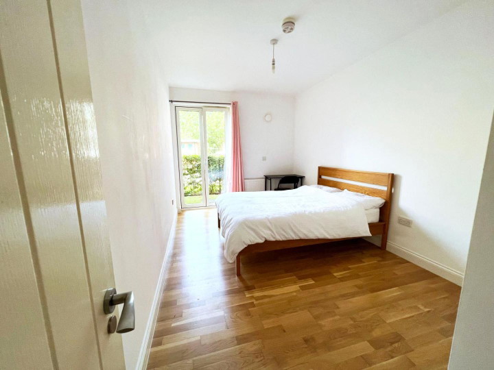 Bedroom 2, Queens Road - Central London
