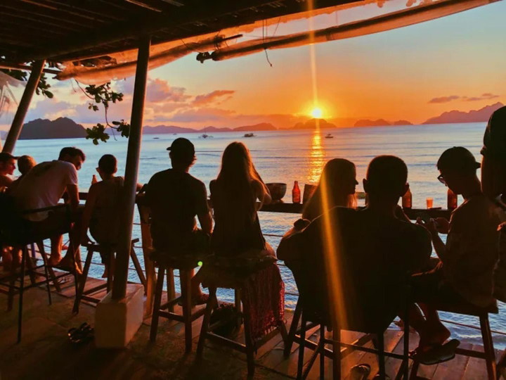 Outpost Beach Hostel - El Nido