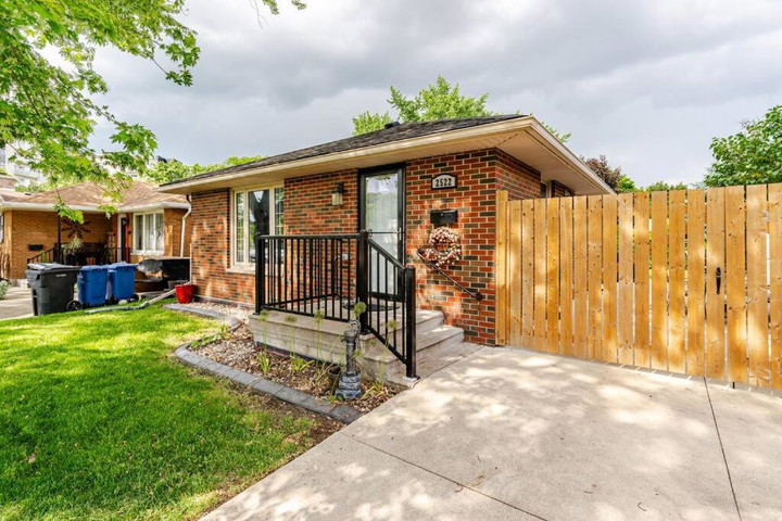 Full House - 5 Bed, 2 Bath - Windsor, ON, Canada