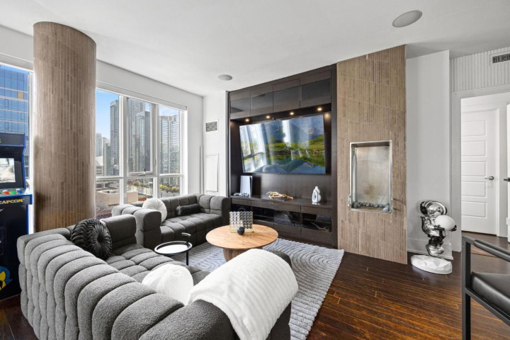 Parc Loft Penthouse With 4bd-wfh-ps5-cn Tower Views - Toronto
