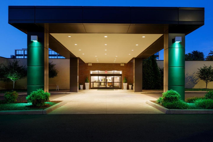 Holiday Inn And Suites Charleston West By Ihg - Charleston, WV
