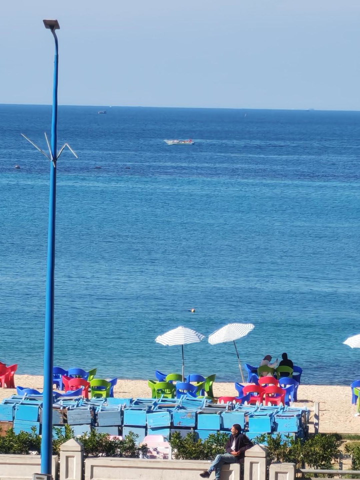 الاسكندريه المندره خطوات من الشاطئ ثاني نمره من الشاطيء تري البحر بوضوح من الجانب - Alexandria