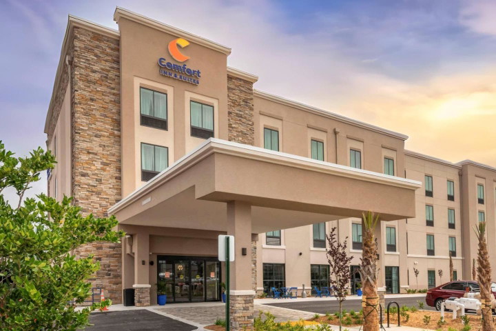 Comfort Inn & Suites Jacksonville - Orange Park Near Naval Air Station - Orange Park, FL