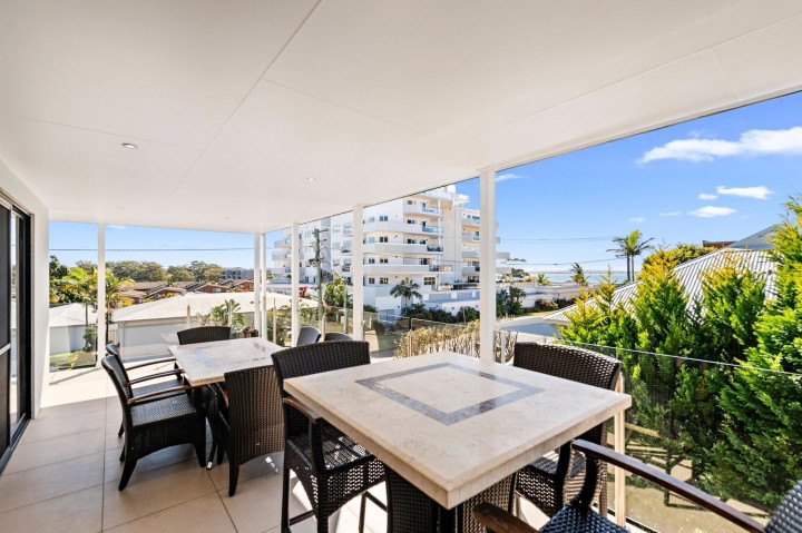 Unit 2 Tomaree Road 16 Upstairs - Fingal Bay