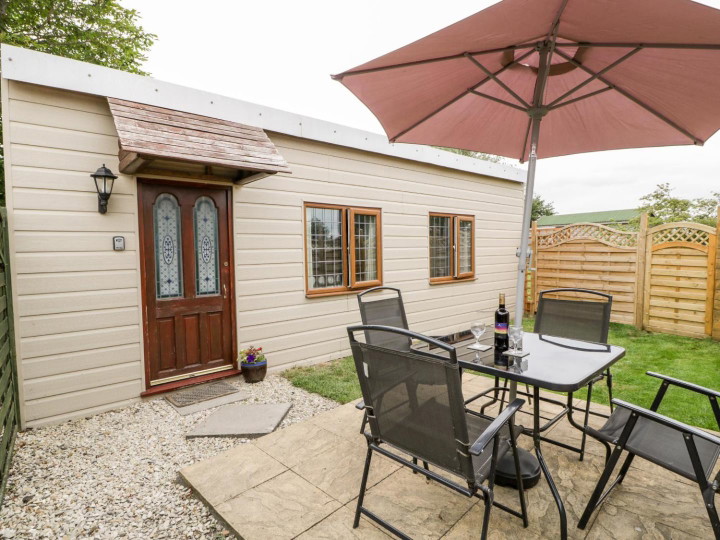 Wisteria Chalet - Burnham-on-Sea