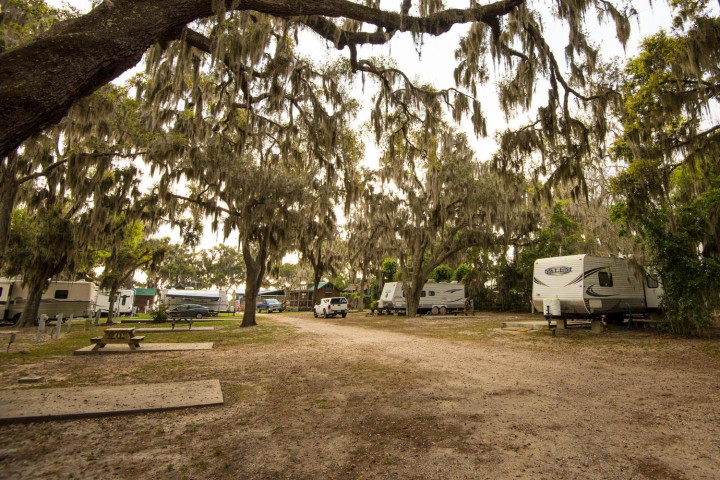 Oak Harbor Rv Resort - Winter Haven