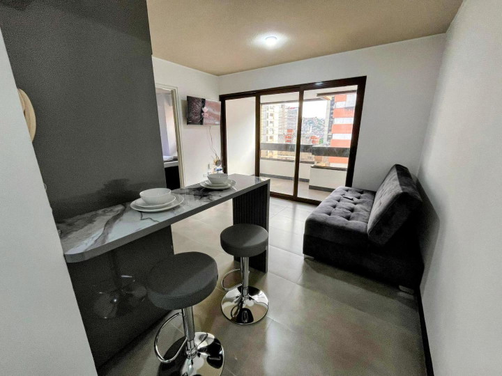 Cómodo Apartamento En Frente A La Plaza De La Candelaria - Caracas