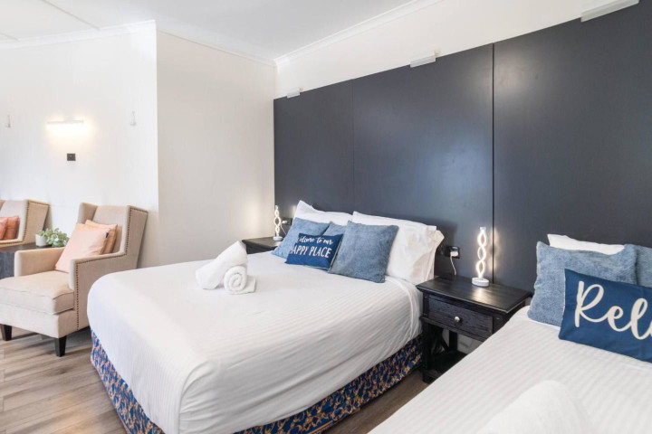 Deluxe Family Room - Sleeps 5 - Burwood