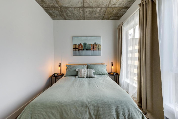 Condo With Rooftop Pool And Parking - Lévis