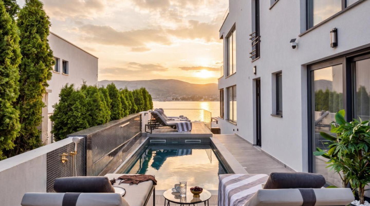 Luxe Villa Palace Nera 2 By Sea Heated Pool - Trogir