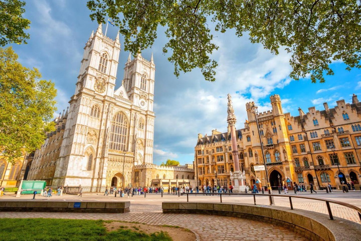 Queen Victoria Apartments - Waterloo Station - London