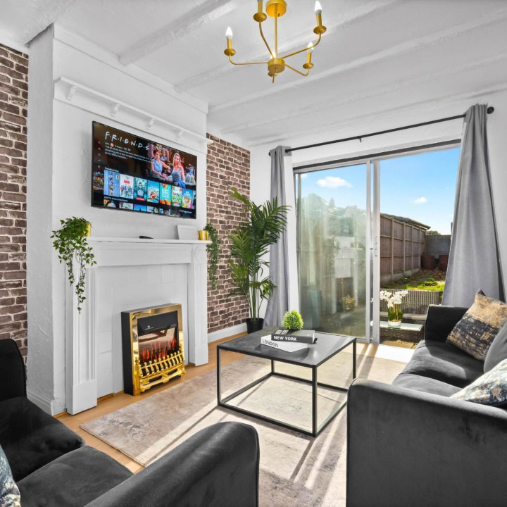 Stylish 4 Bed House - Garden - Parking - Netflix 802w -