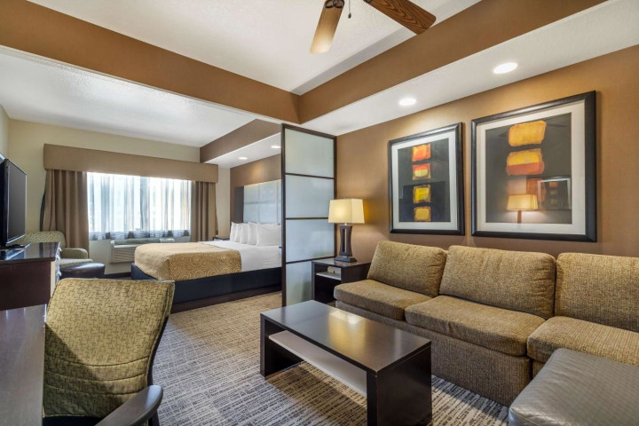 Best Western Plus Lackland Hotel And Suites. - San Antonio