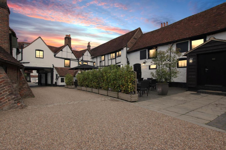 Kings Arms Hotel - High Wycombe