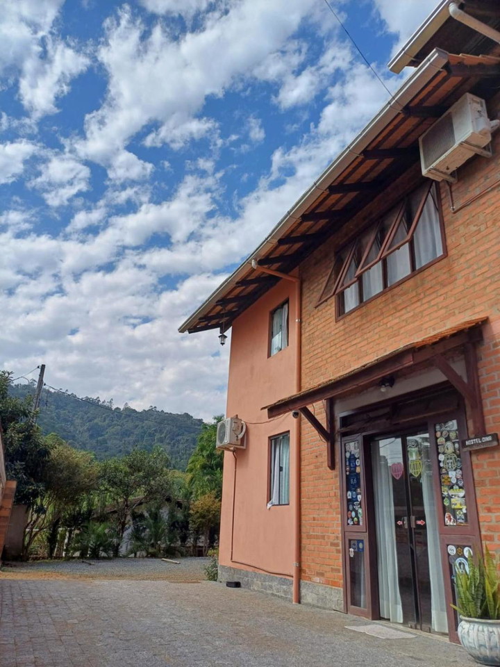 Hostel Dina & SuÃtes - Blumenau