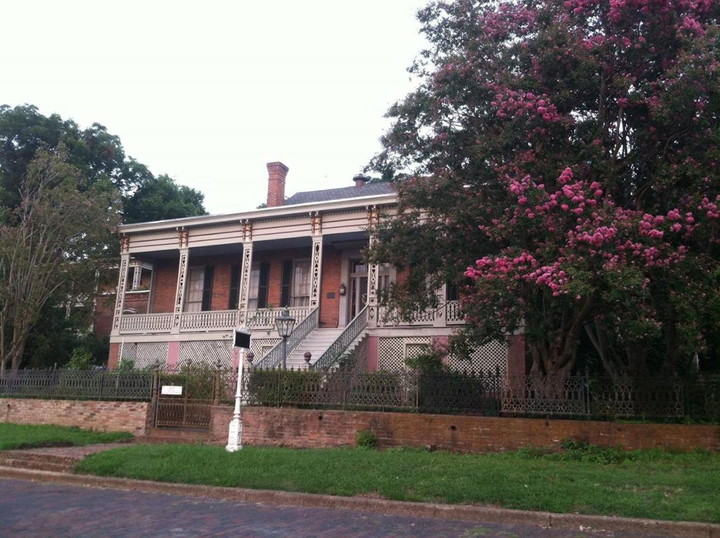 Corners Mansion Inn - A Bed And Breakfast - Mississippi