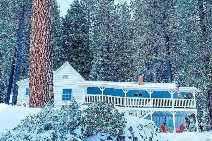 Snowy Cabin: Generator, Firewood & Hwy 108 - Dodge Ridge, CA
