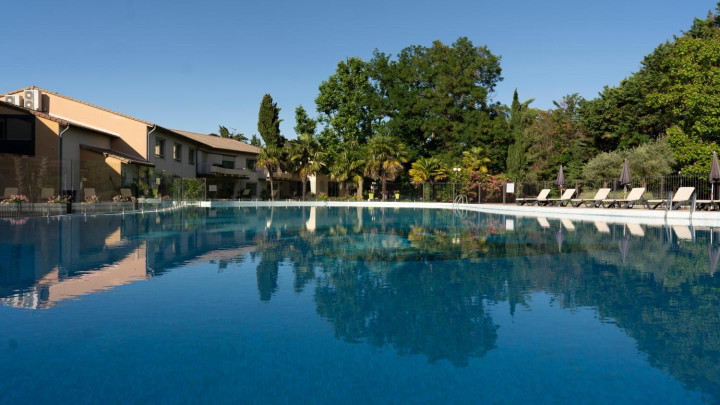 Logis Hotel Restaurant Spa Les Oliviers - Livron-sur-Drôme