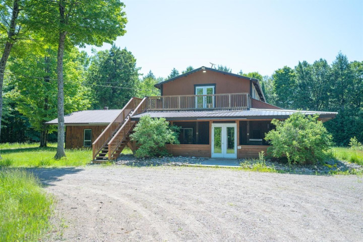Spacious Lodge Madawaska Ideal For Groupstrails - Ontario