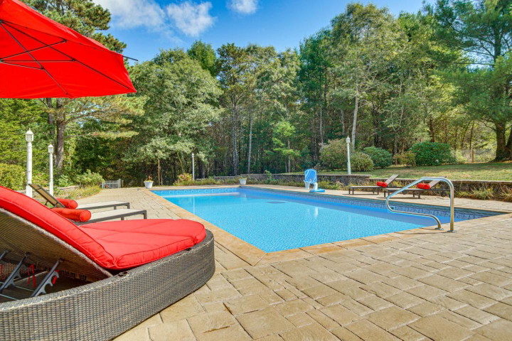 3 Mi To Megansett Beach: Home W/ Pool & Game Room - Falmouth, MA
