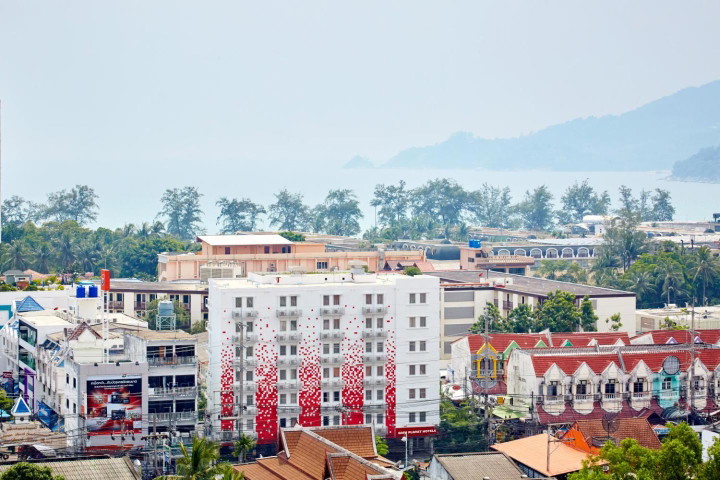 Easy Planet Phuket Patong - Patong Beach