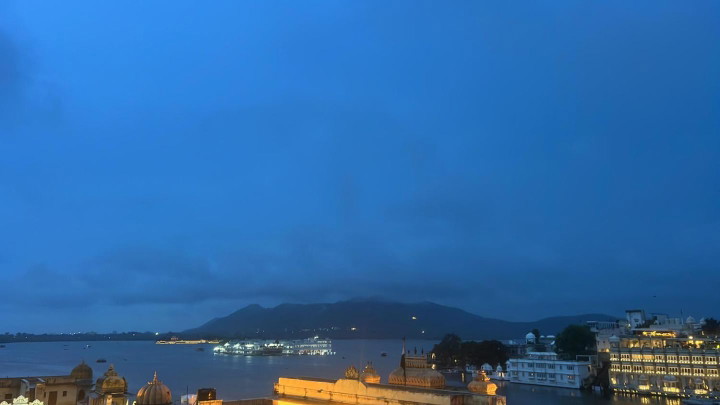 White Poppy Lake Side Hostel - Udaipur