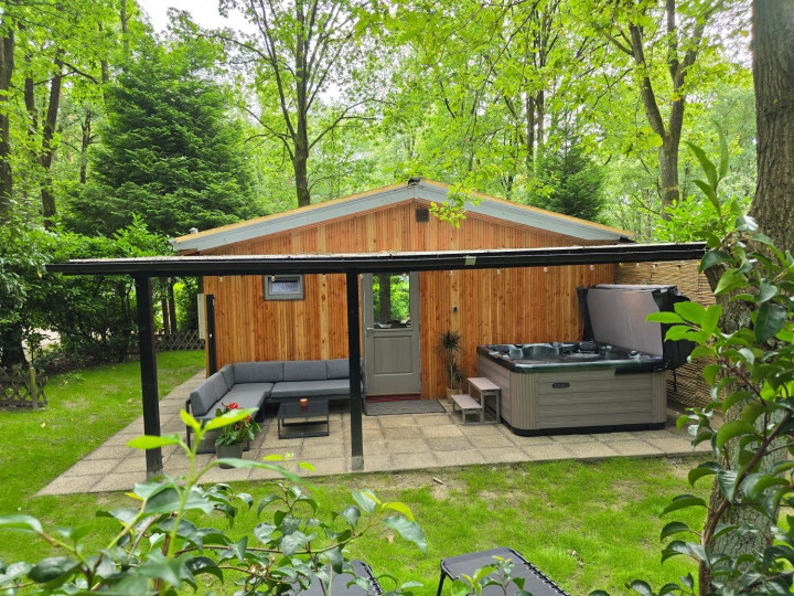 Tiny Lodge Met Prive Jacuzzi - Genk