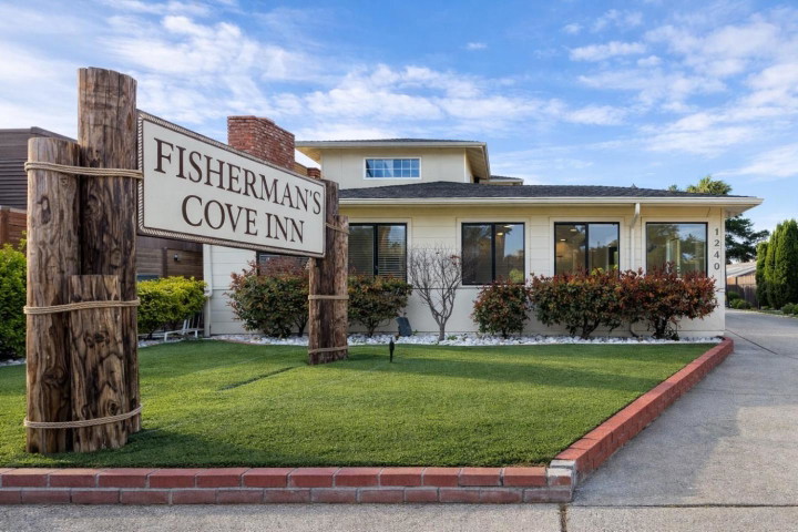 Fisherman's Cove Inn - Pacific Grove, CA
