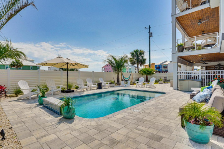Rooftop Deck & Hot Tub: Mexico Beach Home! - Mexico Beach, FL