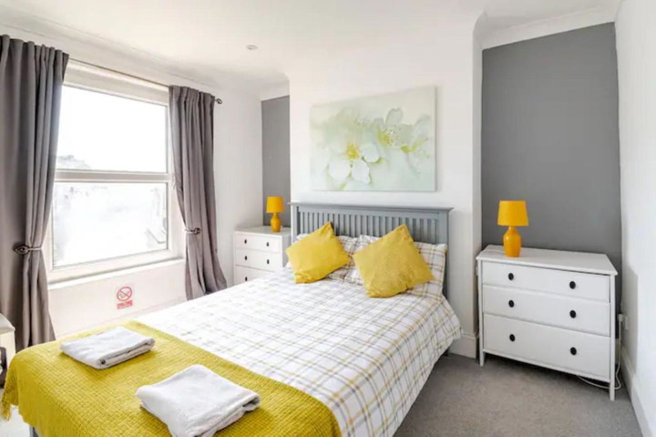 Castle View 2 Bedroom Apartment In Town Centre - Hastings