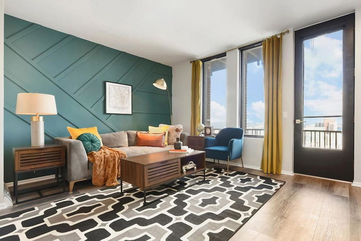 Hostwise Stays - Grandview Balcony With Stunning Skyline Views - Pittsburgh, PA