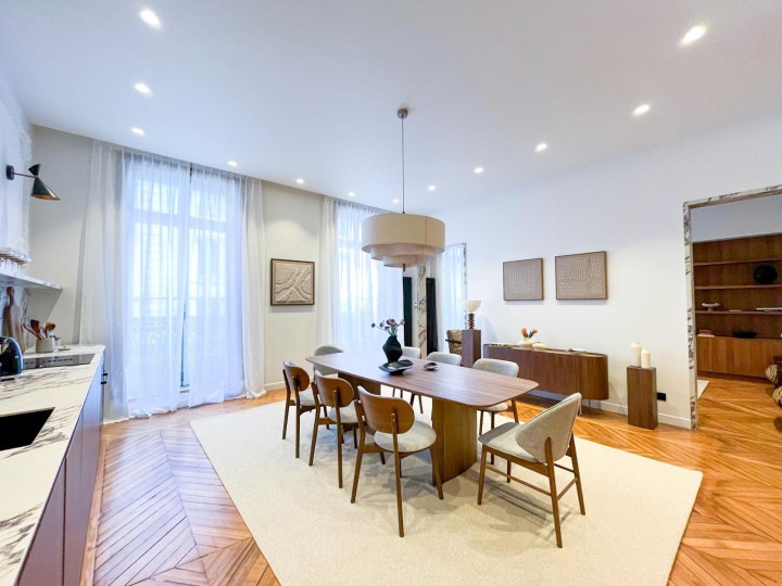Urbanflat 197 - Prestige Apartment Saint Honore Mermoz - Eiffel Tower