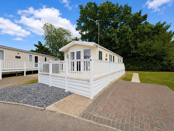 Lovely Caravan At Carlton Meres Holiday Park Ref 60034o - Saxmundham