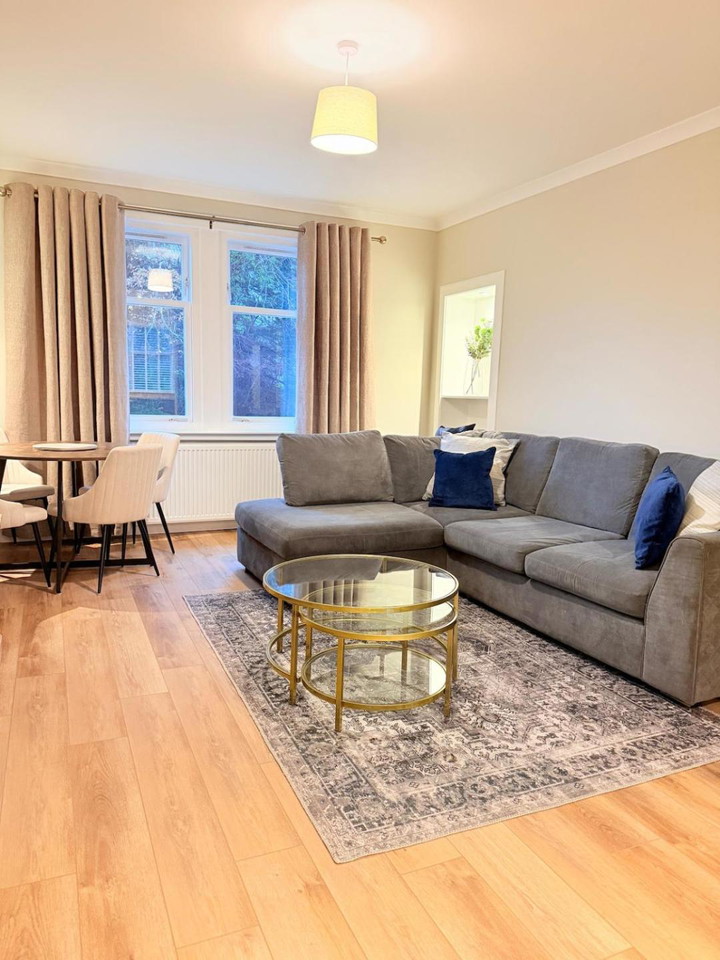 Bright And Spacious 2 Bedroom Flat - Auchterarder