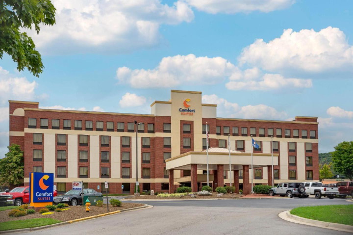 Comfort Suites Outlet Center - Asheville, NC