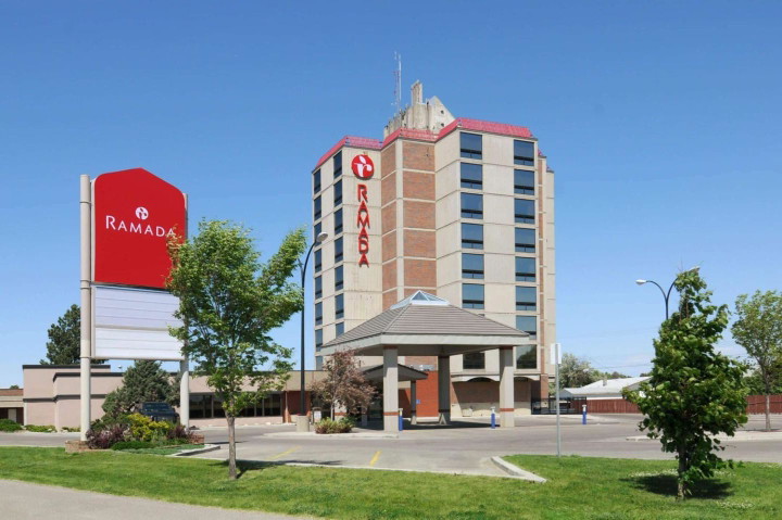 Ramada By Wyndham Lethbridge - Alberta