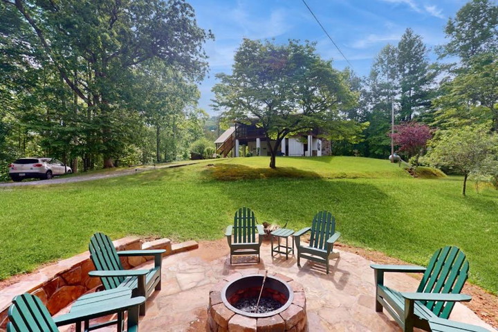 Nostalgic Mountain Retreat - Blue Ridge, GA