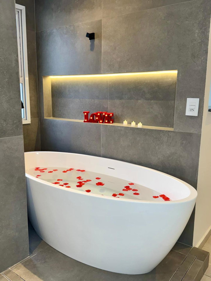 Doce Refúgio Bv , Apartamentos Com Banheira De Imersão , Estacionamento, Piscina , Tv 58 Polegadas, Decorações Temáticas, Bairro Da Bela Vista - São Paulo