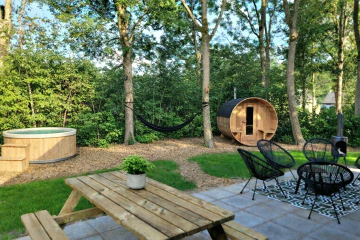 Retro Chic Wellness Met Hottub & Sauna - 