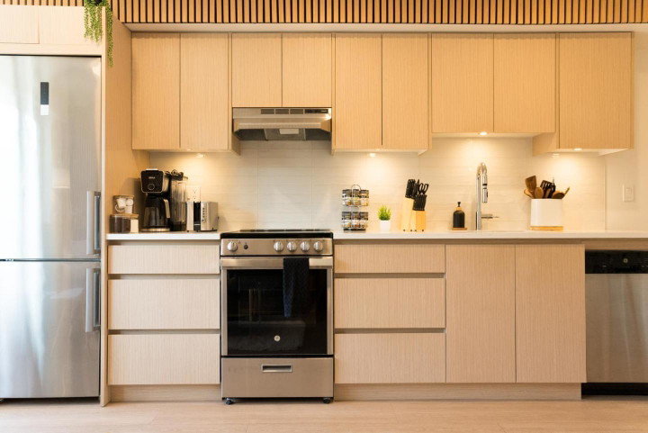 North Vancouver Retreat, Cozy & Central, Walk To Lonsdale & Seabus - Vancouver