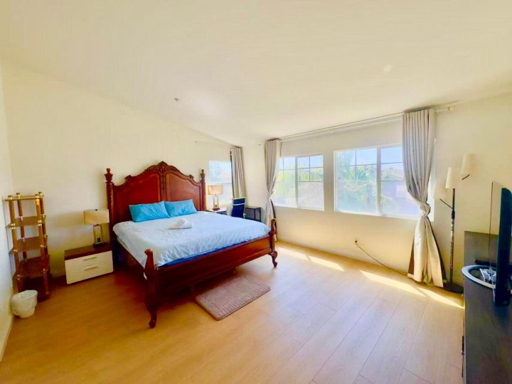 Spacious Private Bedrooms With Full Amenities Near Grocery Stores & Main Highway Routes - Ontario, CA