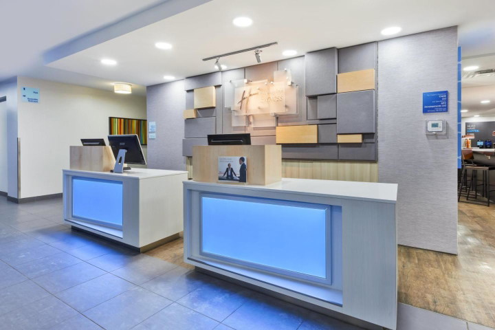 Holiday Inn Express Winnipeg Airport - Polo Park By Ihg - Winnipeg