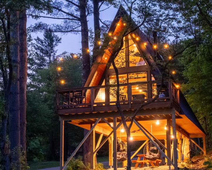 Designer A-frame Treehouse With Hot Tub On River - ストー, VT