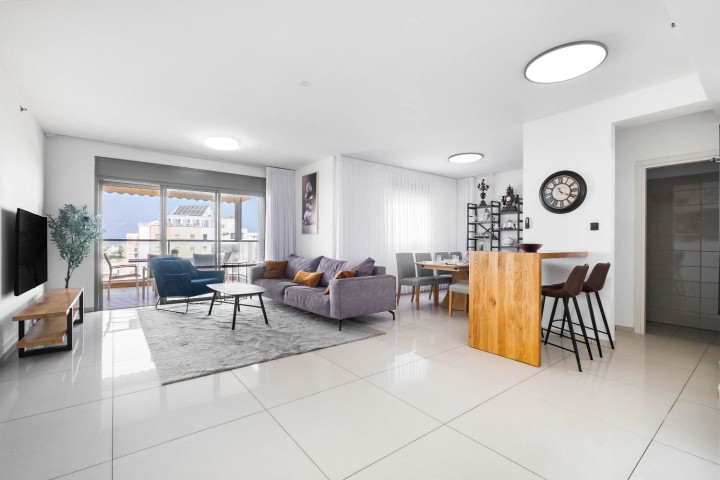 Ashdod Luxe Escape – Spacious, Stylish, With Mamád - Israel